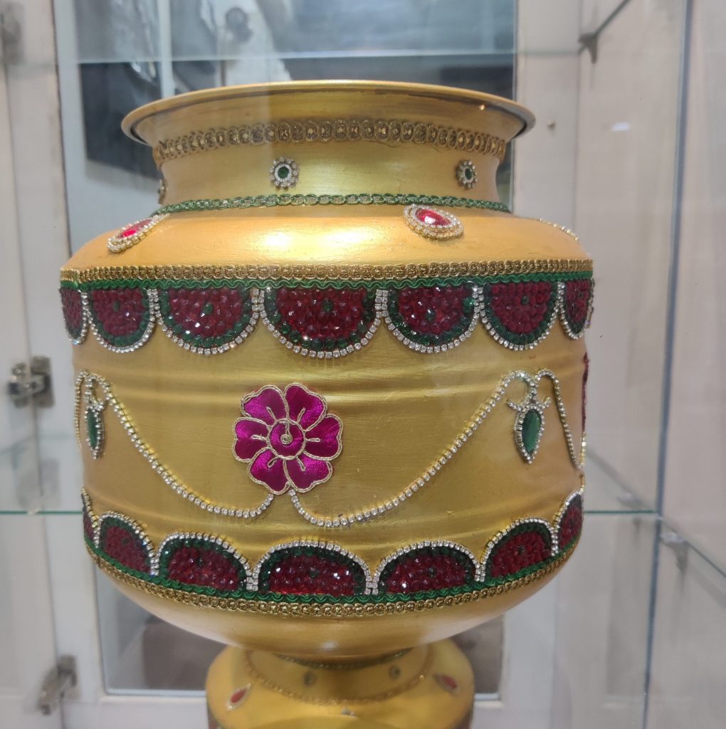 Ungaral bindi panakala bindi decorated ring pot ea